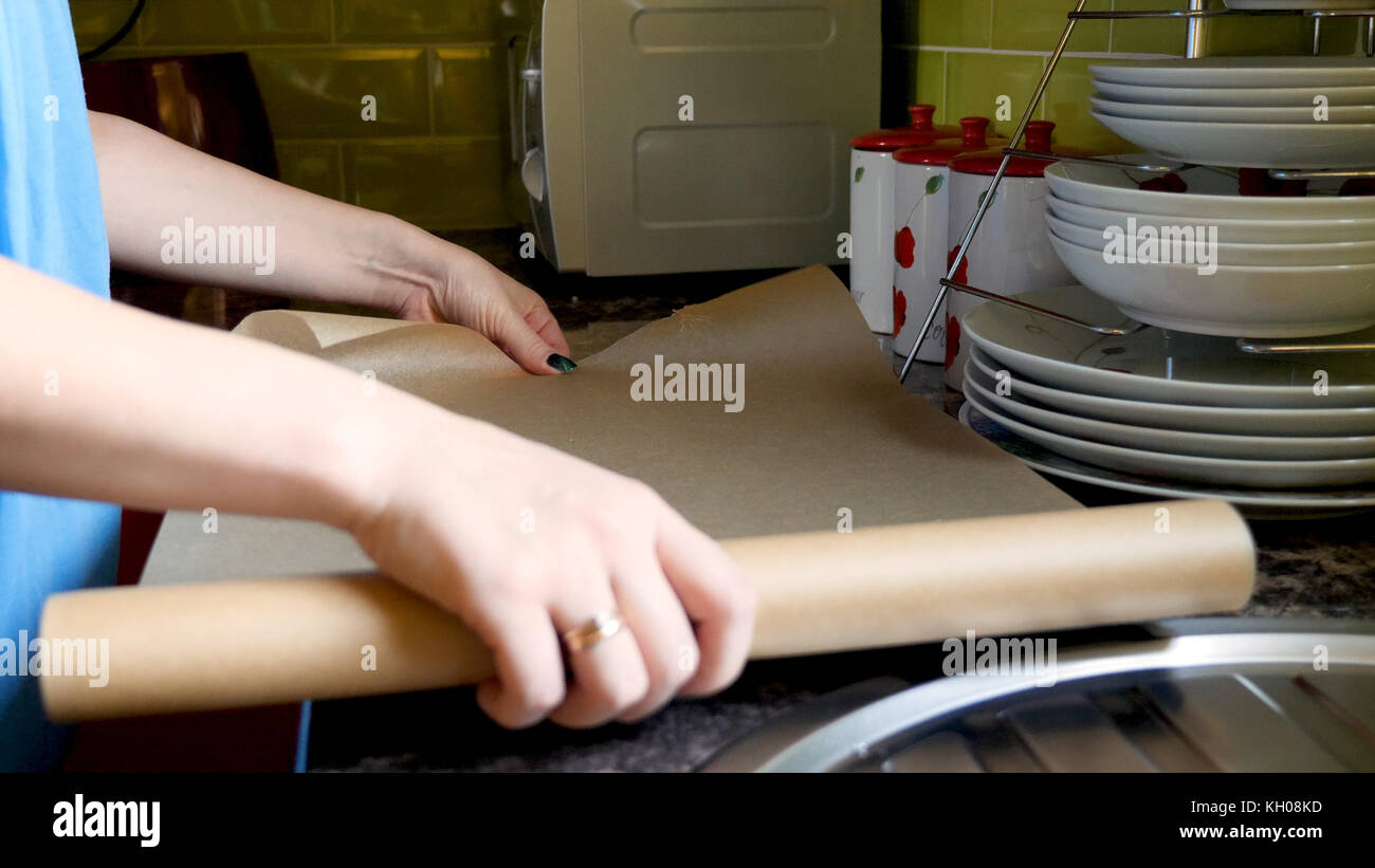 Hands put dish whole hi-res stock photography and images - Alamy