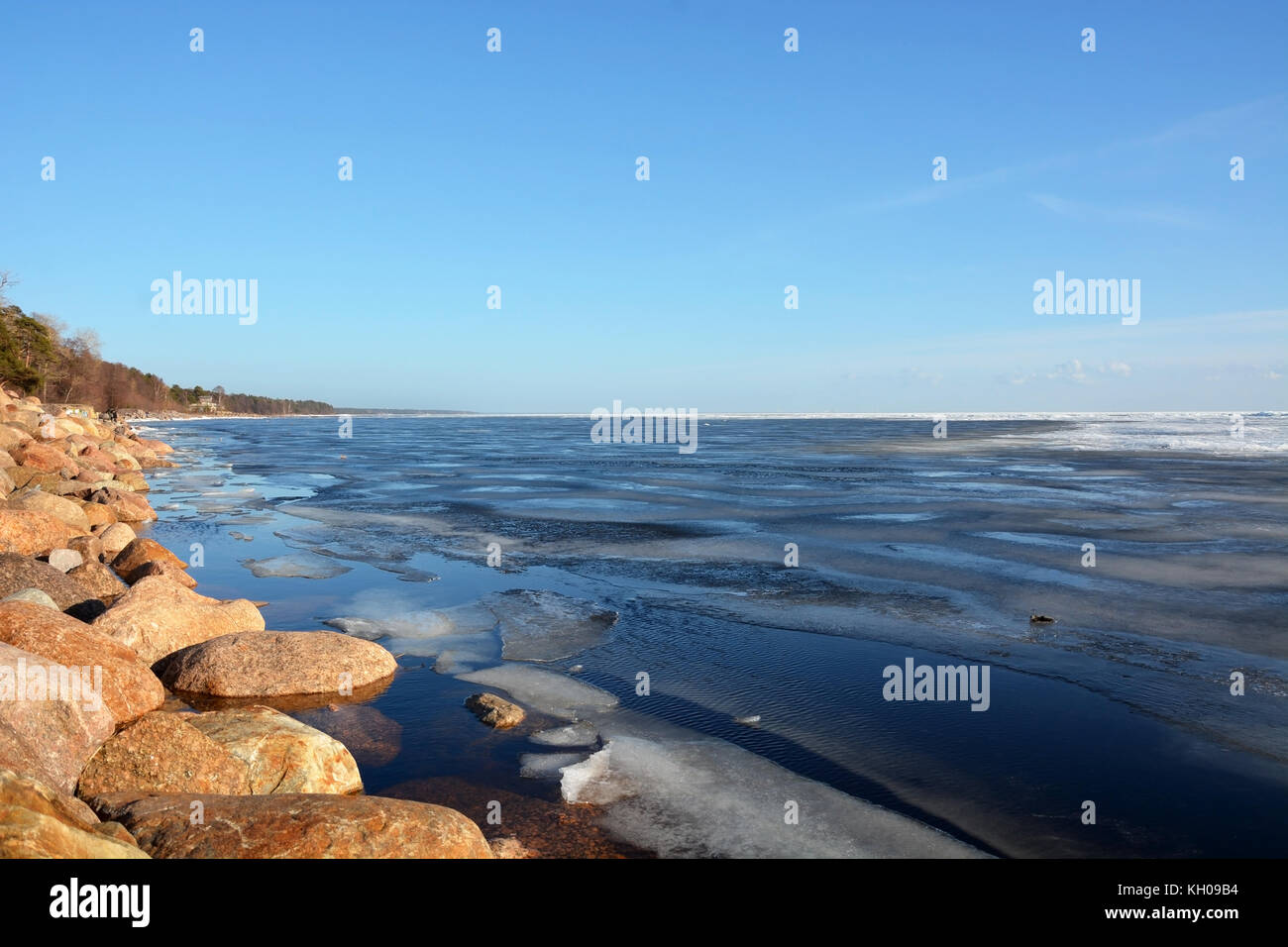 Frozen sea shore. View from the top Stock Photo - Alamy
