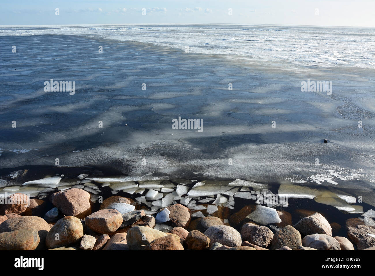 Frozen sea shore. View from the top Stock Photo - Alamy