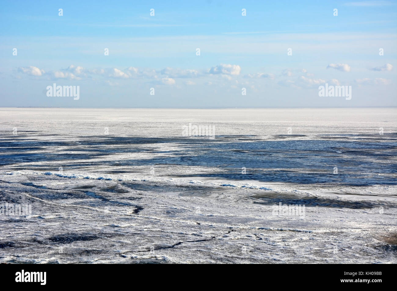 Frozen sea shore. View from the top Stock Photo - Alamy
