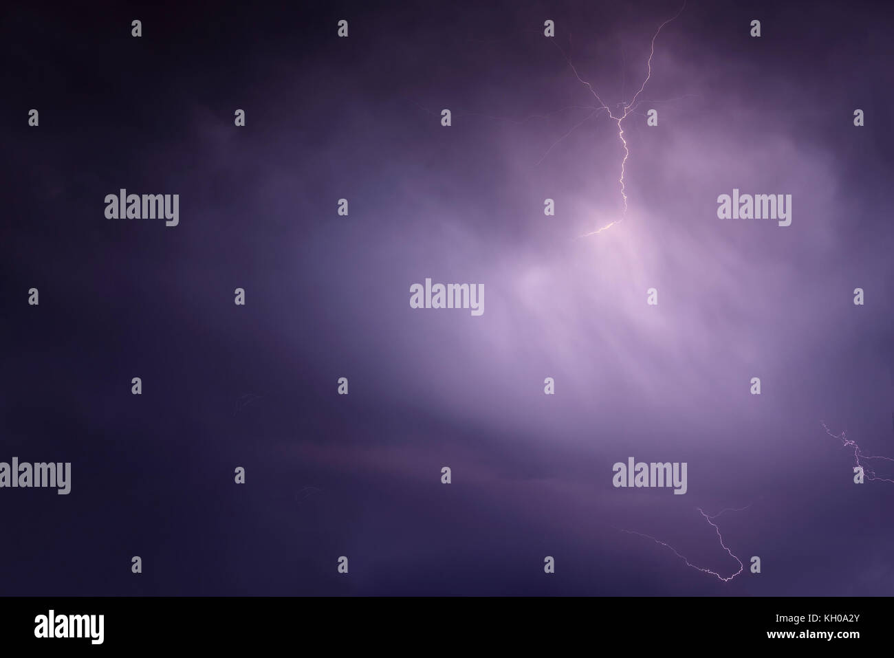 Blue lightning flash background hi-res stock photography and images - Alamy