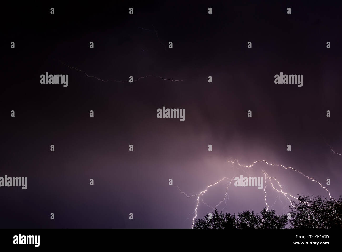Blue lightning flash background hi-res stock photography and images - Alamy