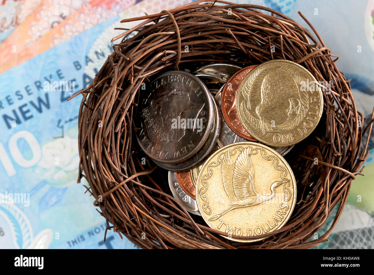 New Zealand coins in a nest with background of notes Stock Photo - Alamy