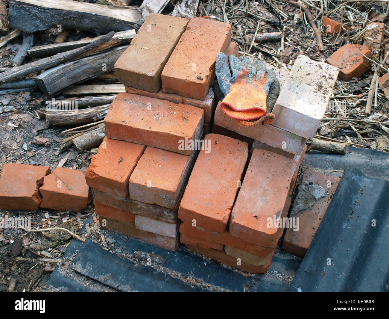 Old red bricks hi-res stock photography and images - Alamy