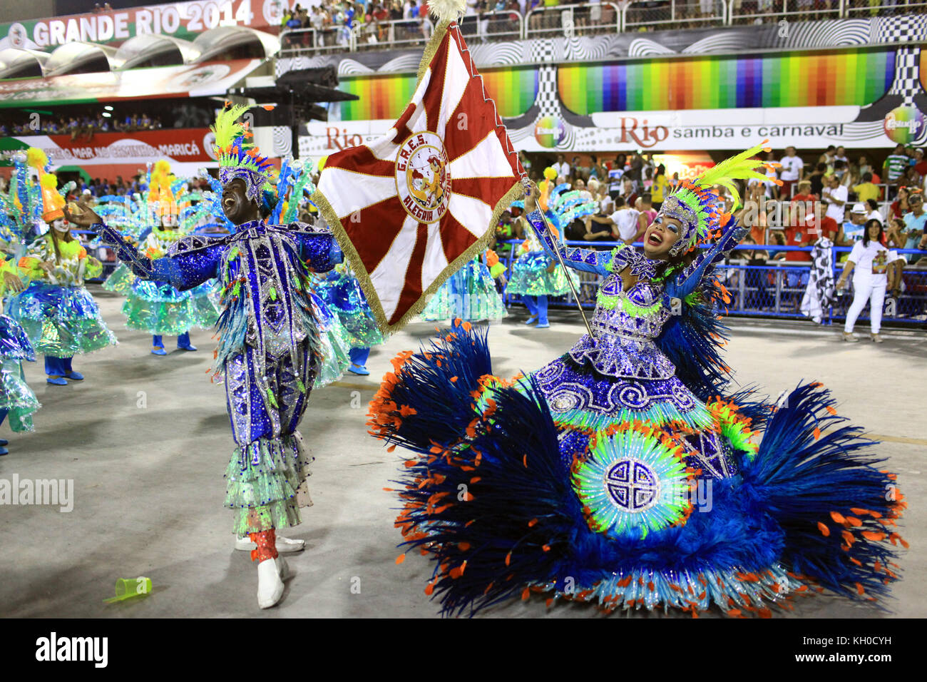 Samba dancers dressed in impressive costumes proudly holds up the flag ...