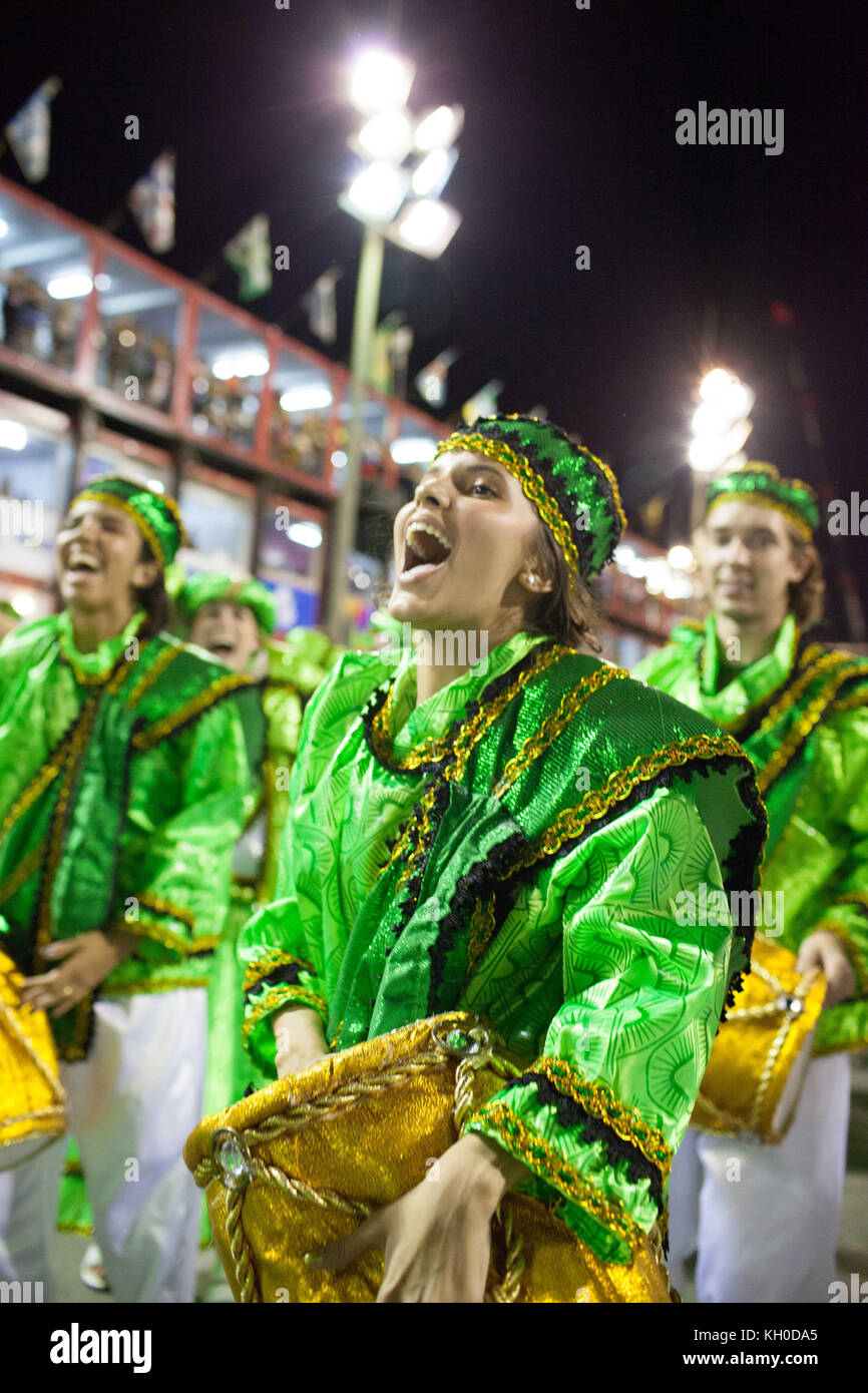Brazilian women from samba dance hi-res stock photography and images ...