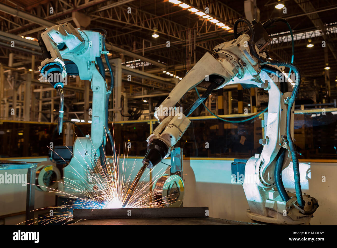 Smart industrial robots hi-res stock photography and images - Alamy