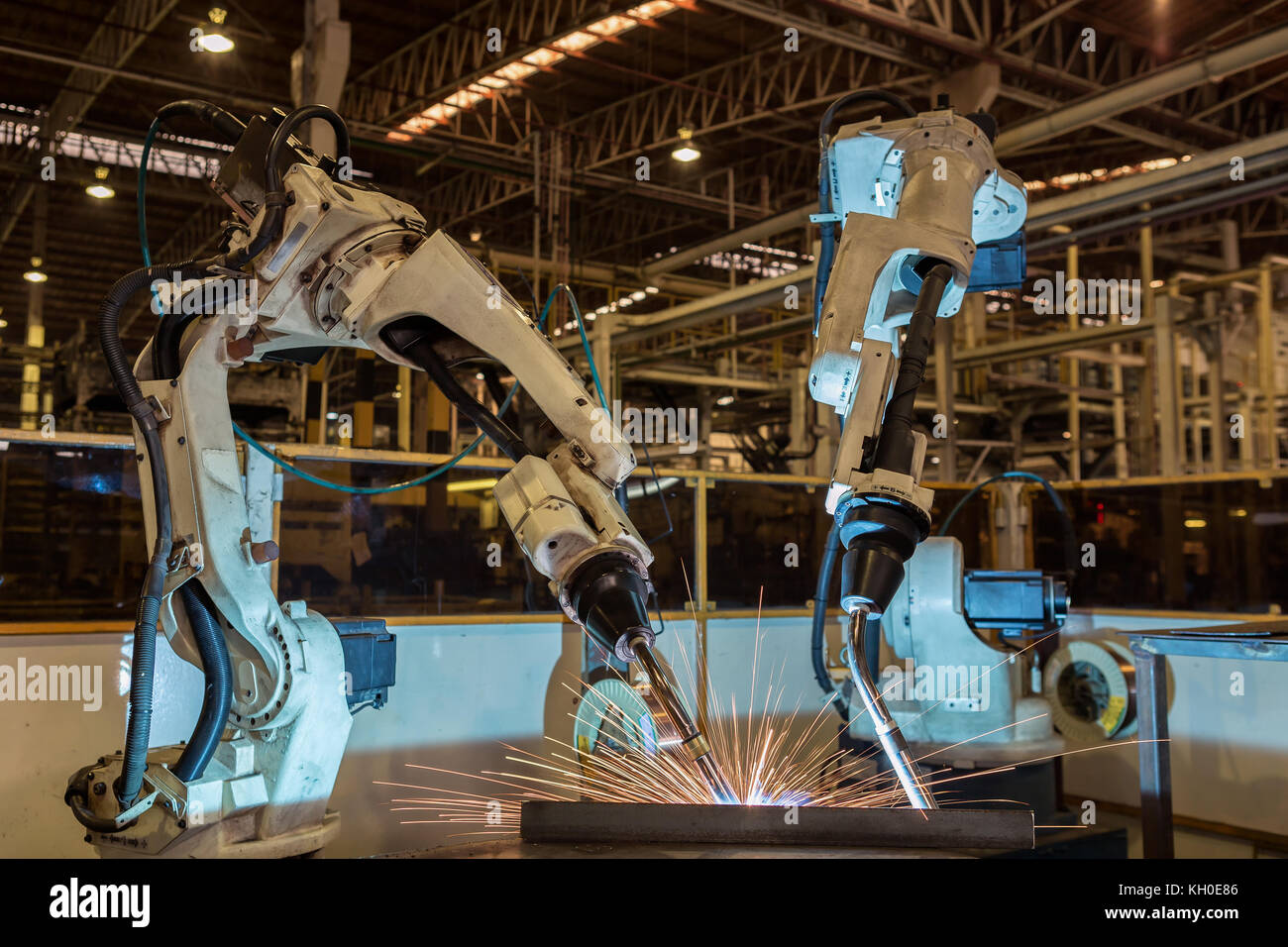 Smart factory robots hi-res stock photography and images - Alamy