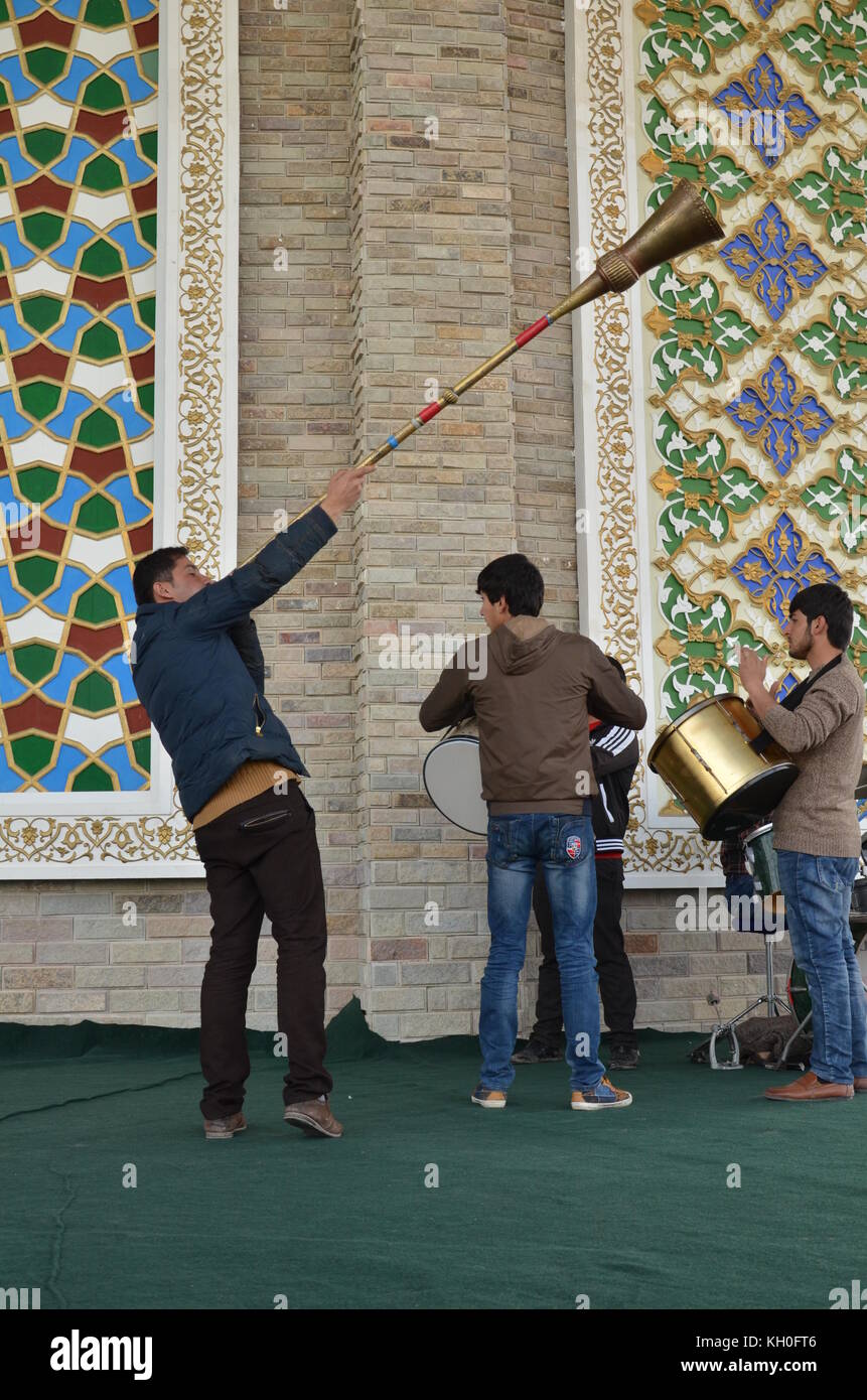 A big Tajik wind instrument at a wedding in Tajikistan Stock Photo - Alamy