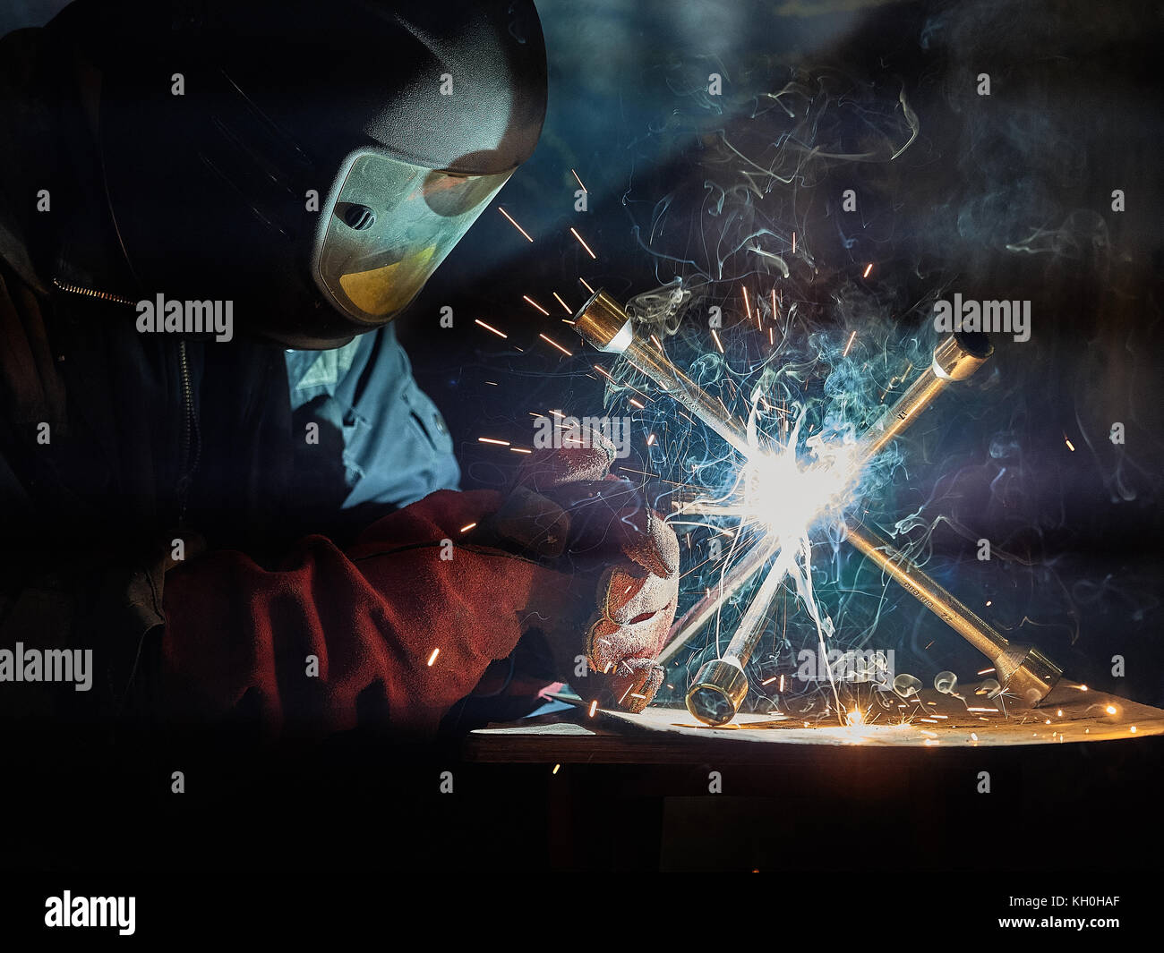 welder working with automatic welding Stock Photo - Alamy