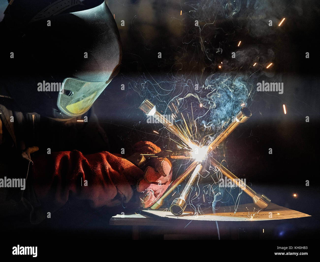 welder working with automatic welding Stock Photo - Alamy