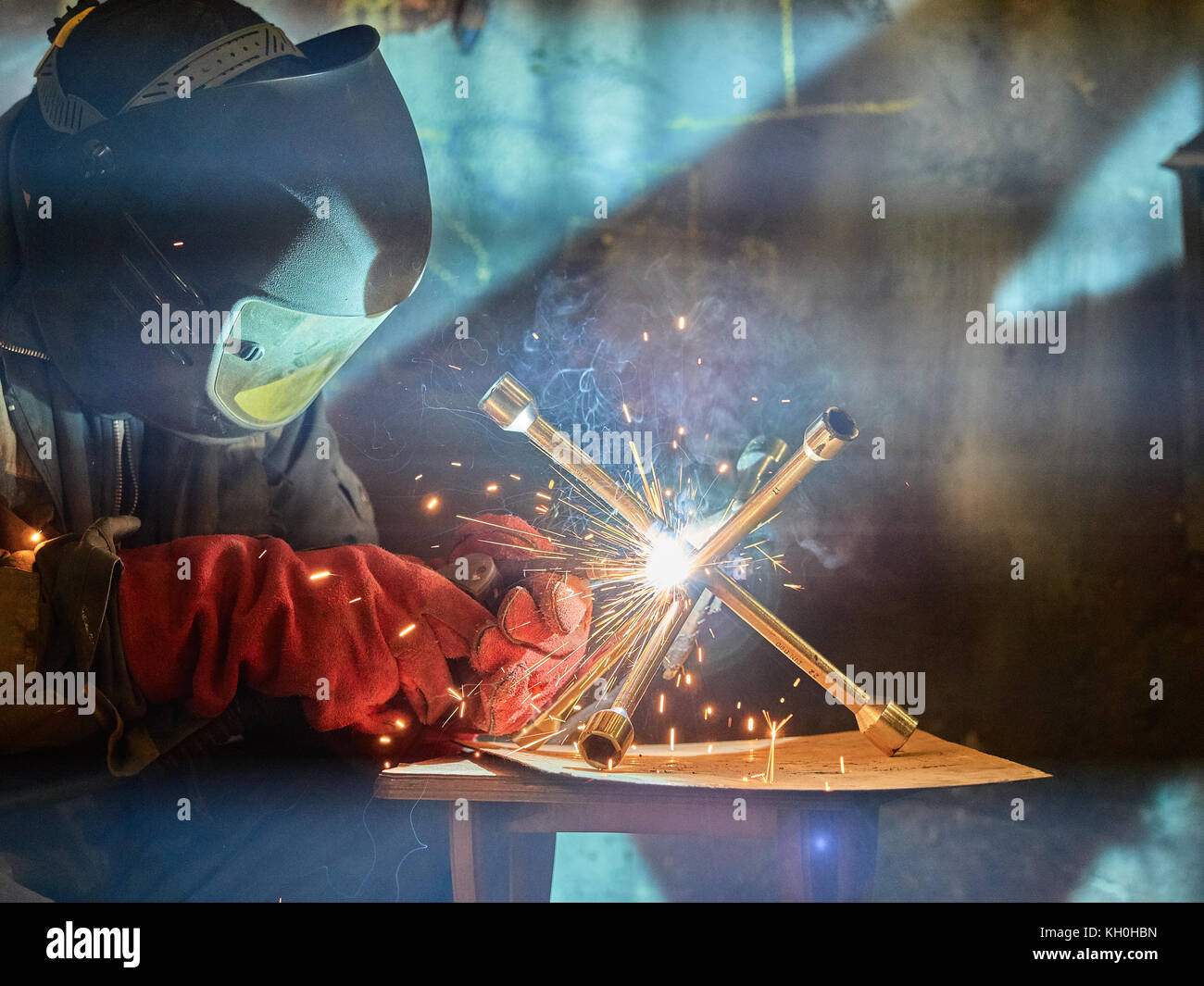 welder working with automatic welding Stock Photo - Alamy