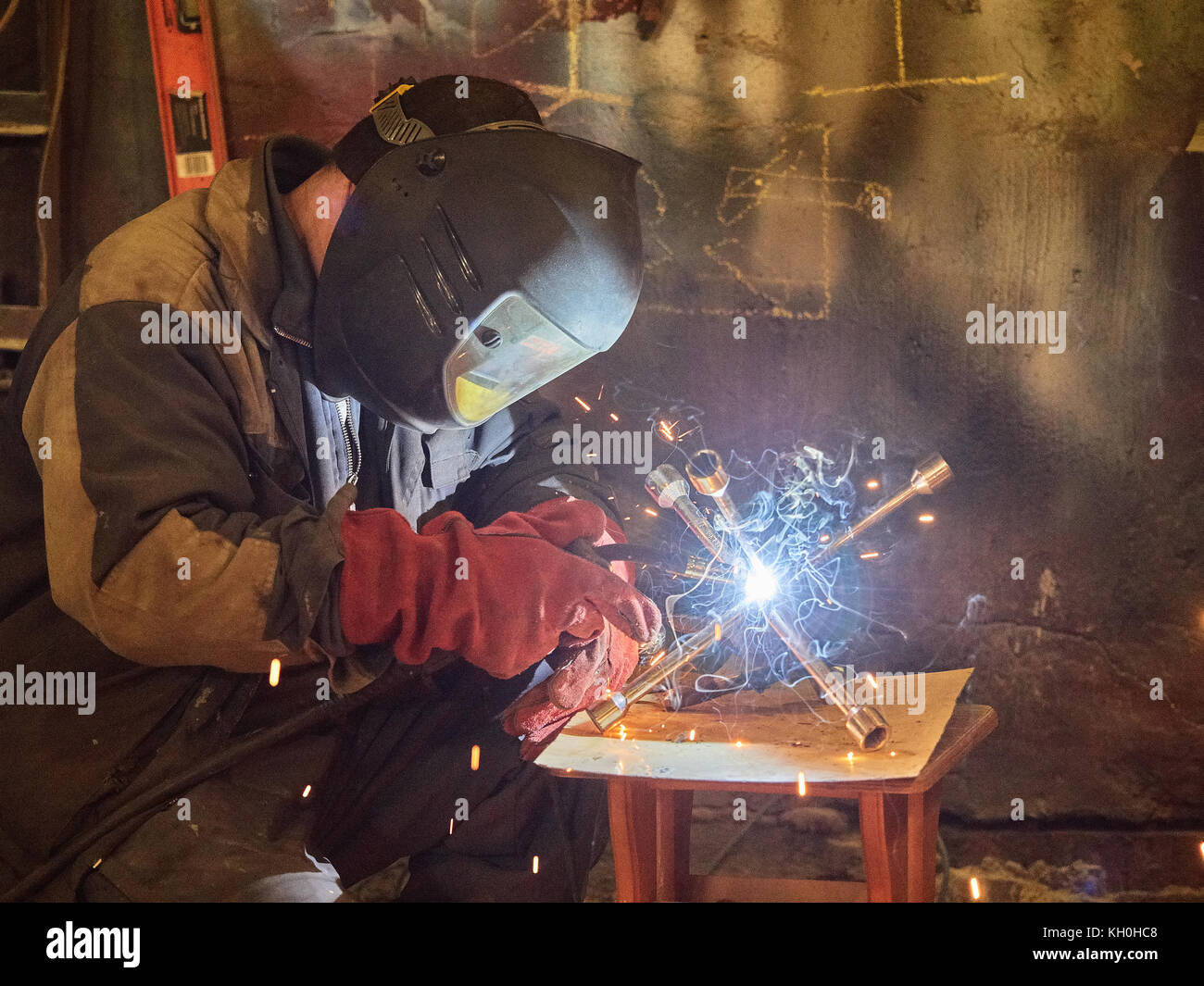 welder working with automatic welding Stock Photo - Alamy