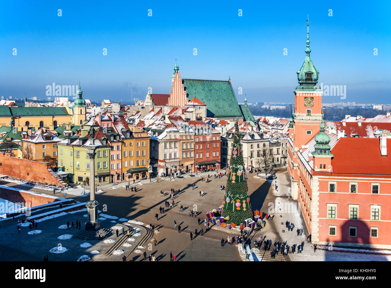 Warsaw old town in winter with Plac Zamkowy (Castle Square), Christmas ...