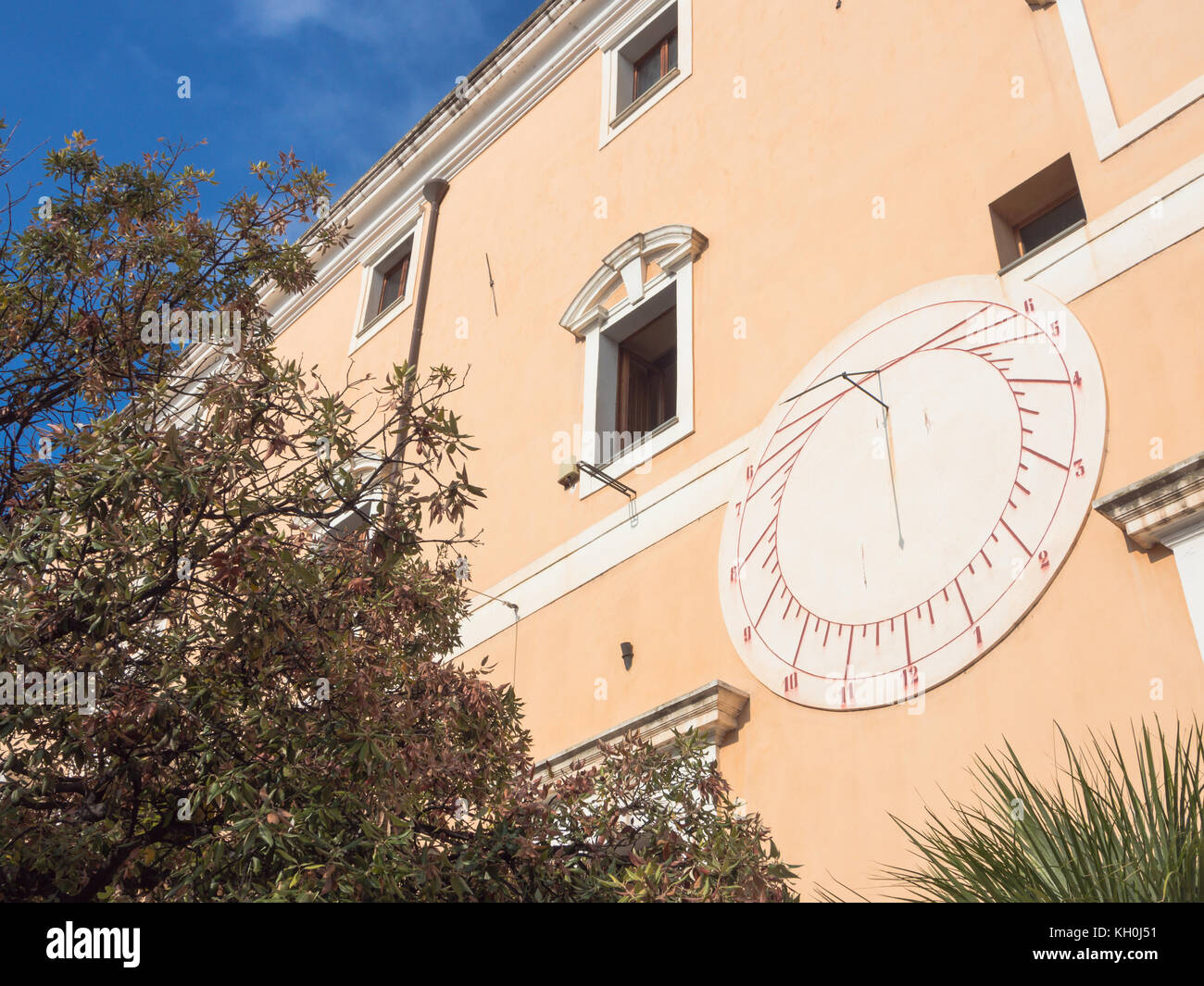 Sundial on Historic Building, at noon o' clock Stock Photo - Alamy