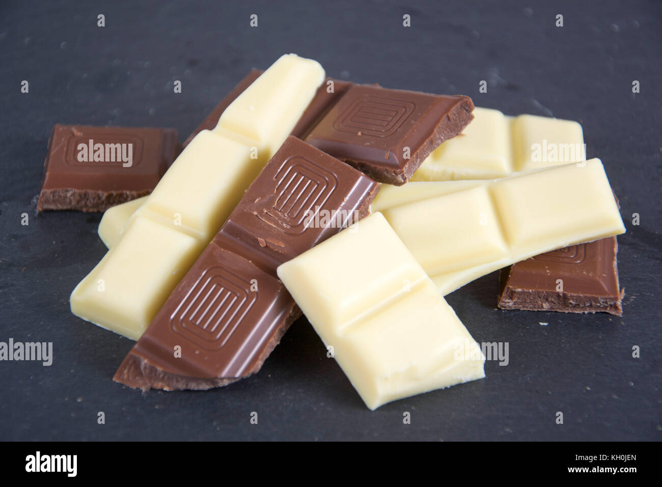 some broken chocolate Stock Photo - Alamy
