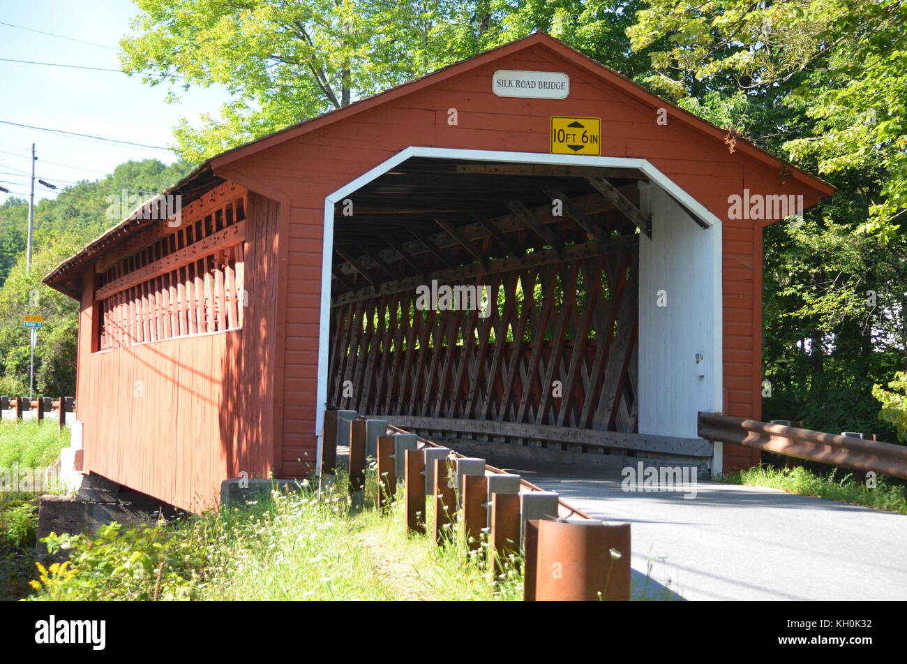 A red covered bridge in Vermont Stock Photo - Alamy