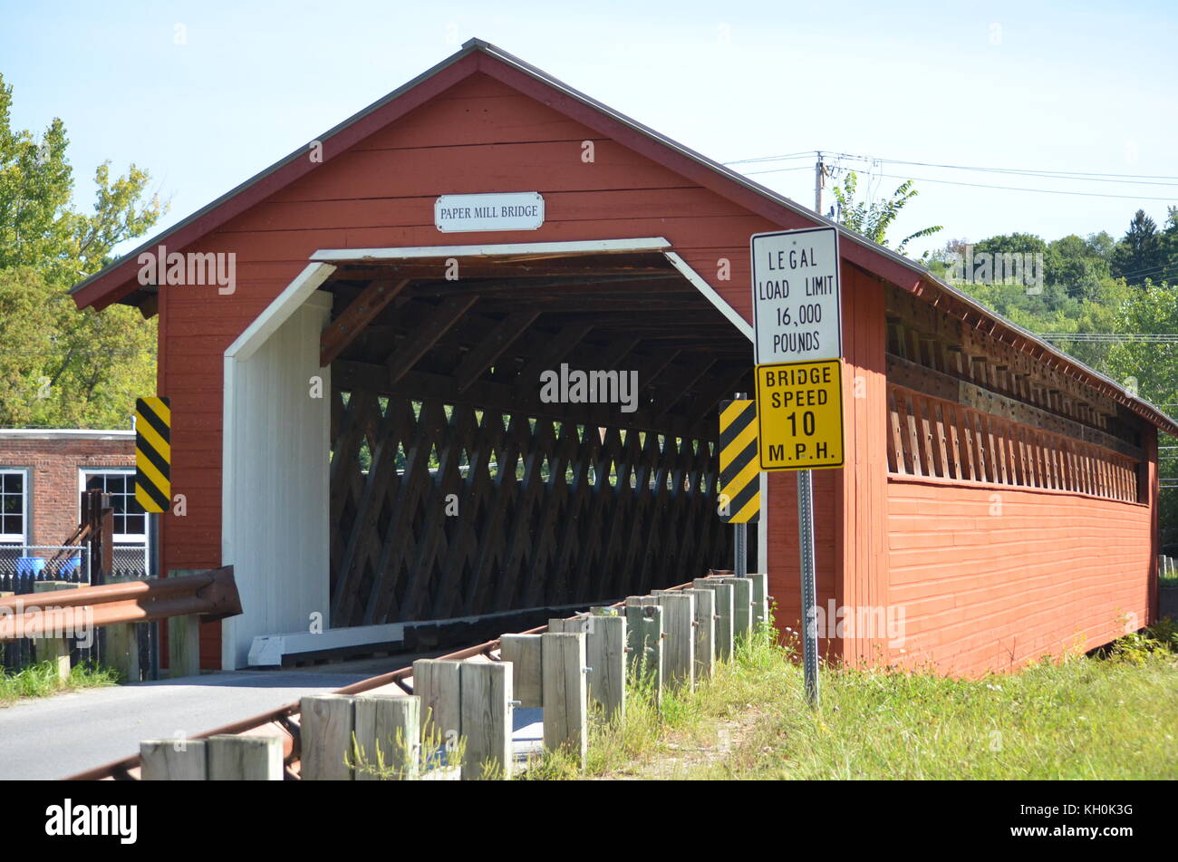 A red covered bridge in Vermont Stock Photo - Alamy