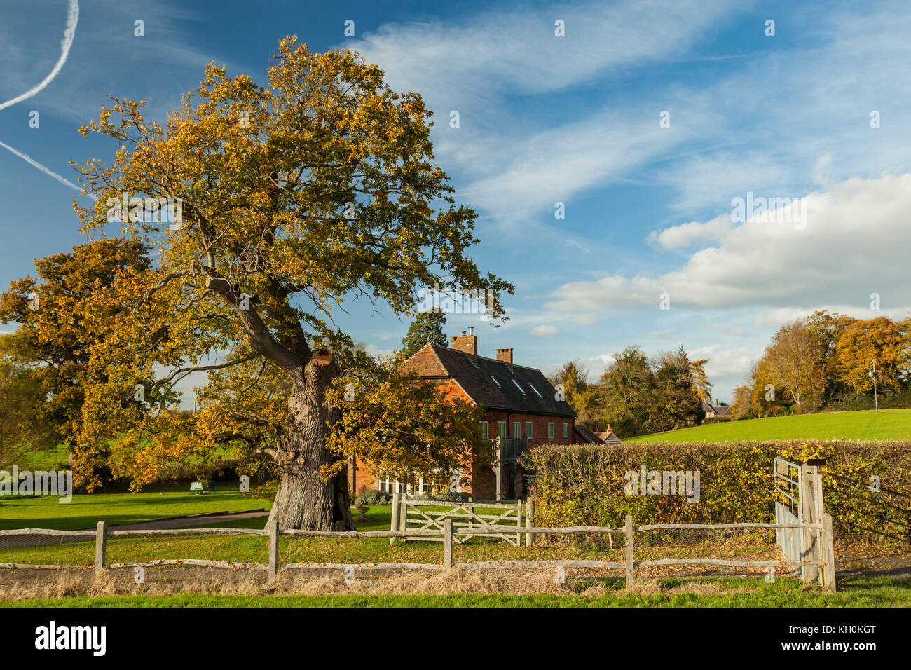 Uk autumn village farm hi-res stock photography and images - Alamy