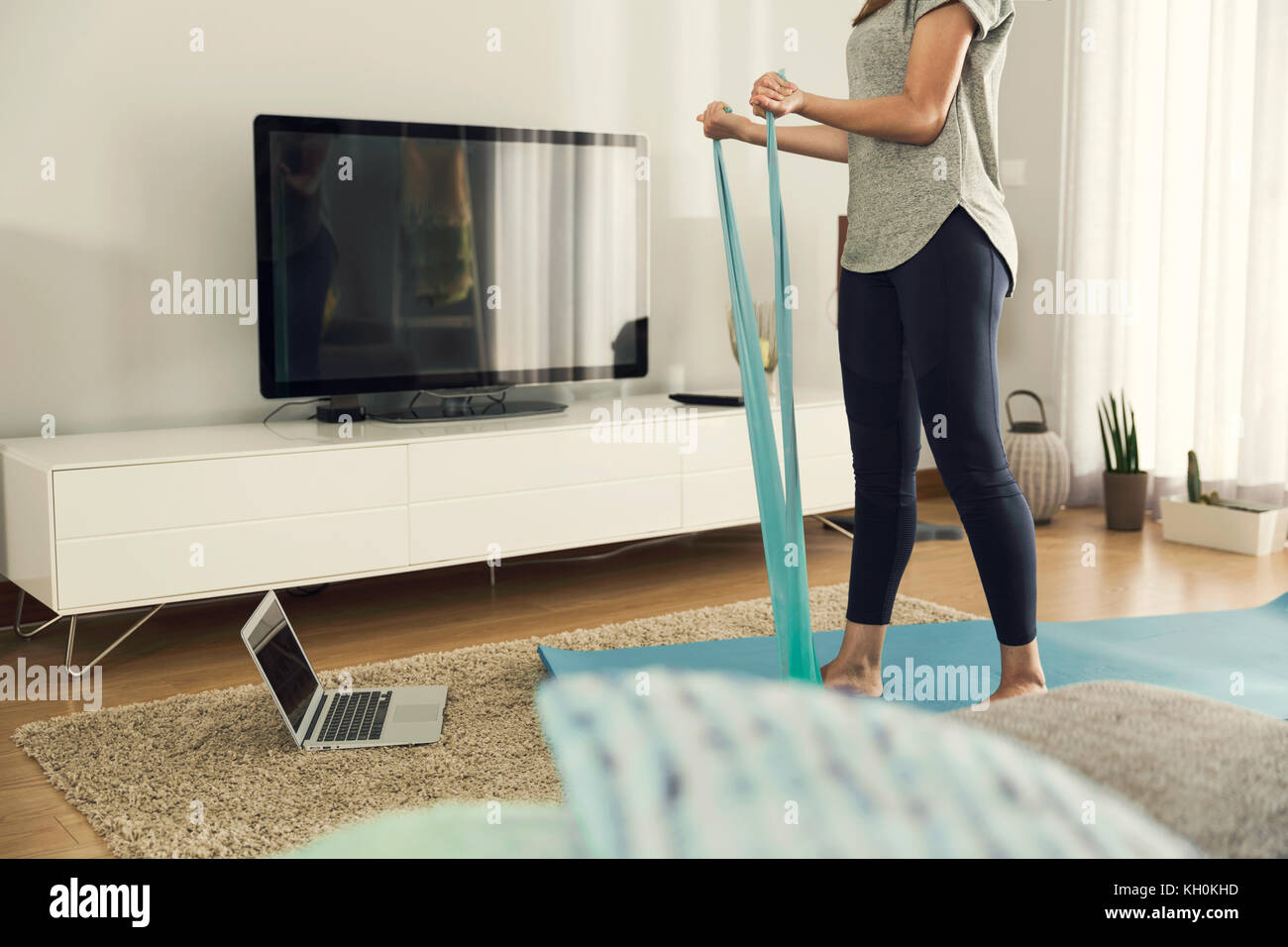 Woman exercise home laptop hi-res stock photography and images - Alamy