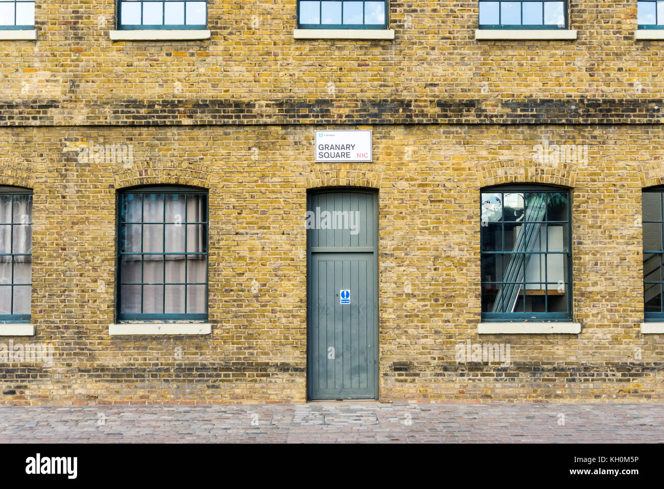 King´s cross square in hi-res stock photography and images - Alamy
