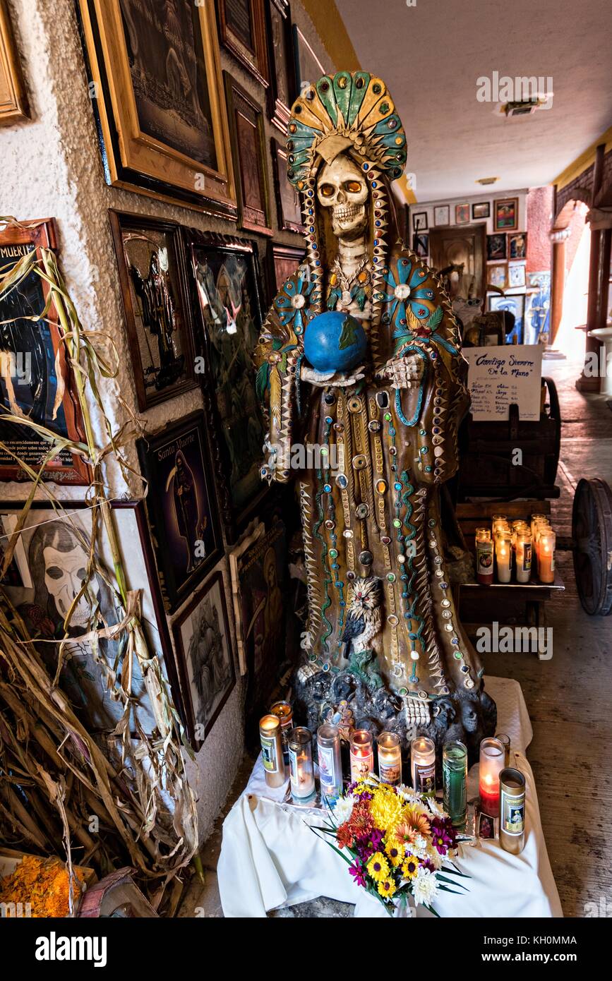 Aztec lady of the dead hi-res stock photography and images - Alamy