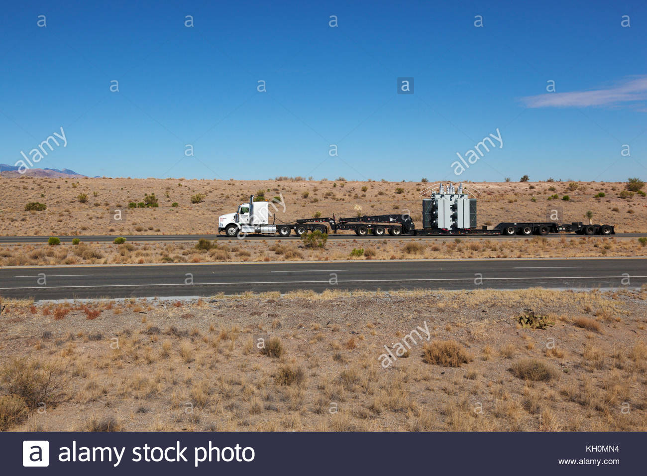 Heavy Semi Trailer Hauler High Resolution Stock Photography and Images ...