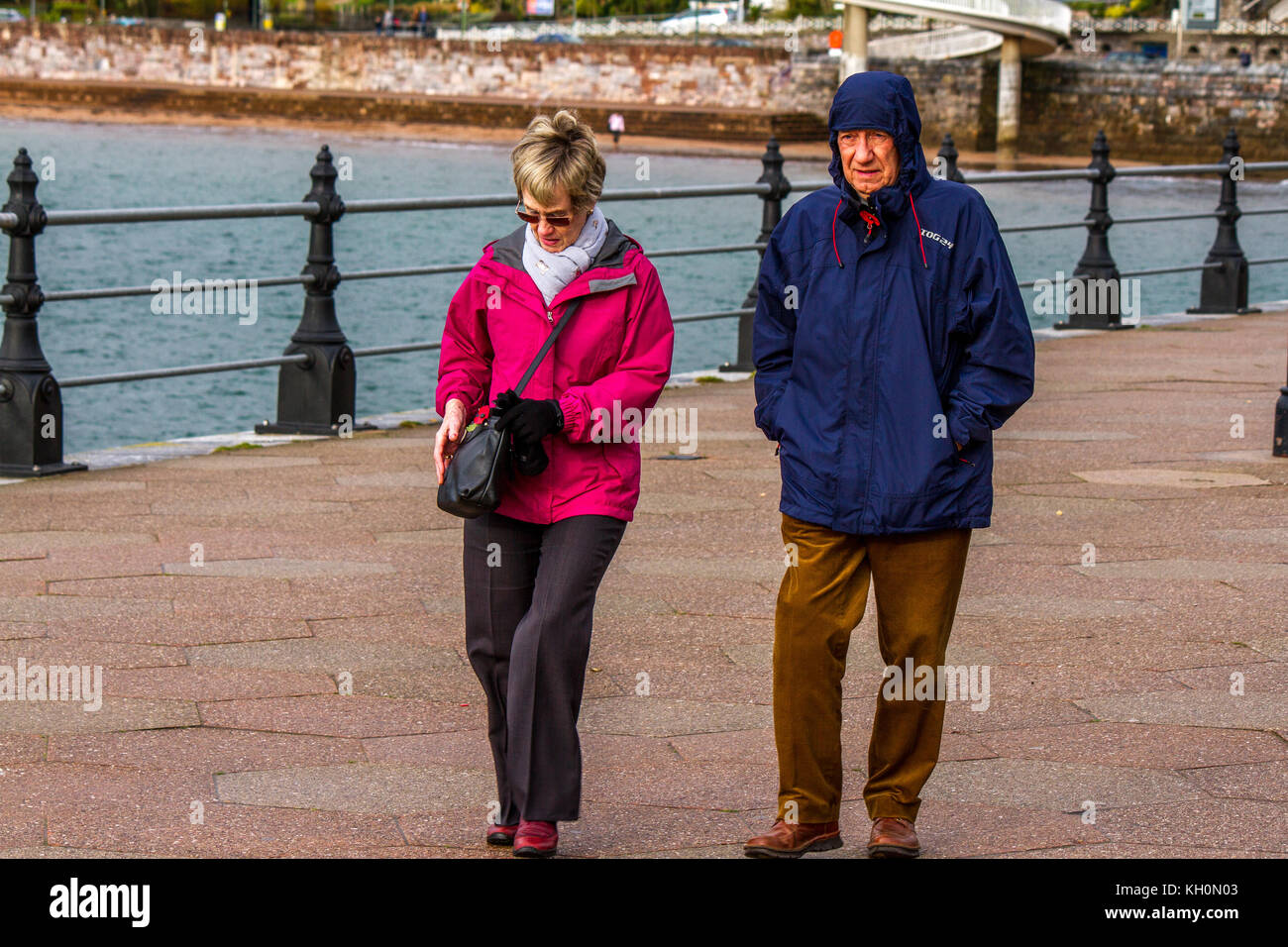Torquay, Devon, England, UK. 11th Nov, 2017. UK Weather: Breezy start ...