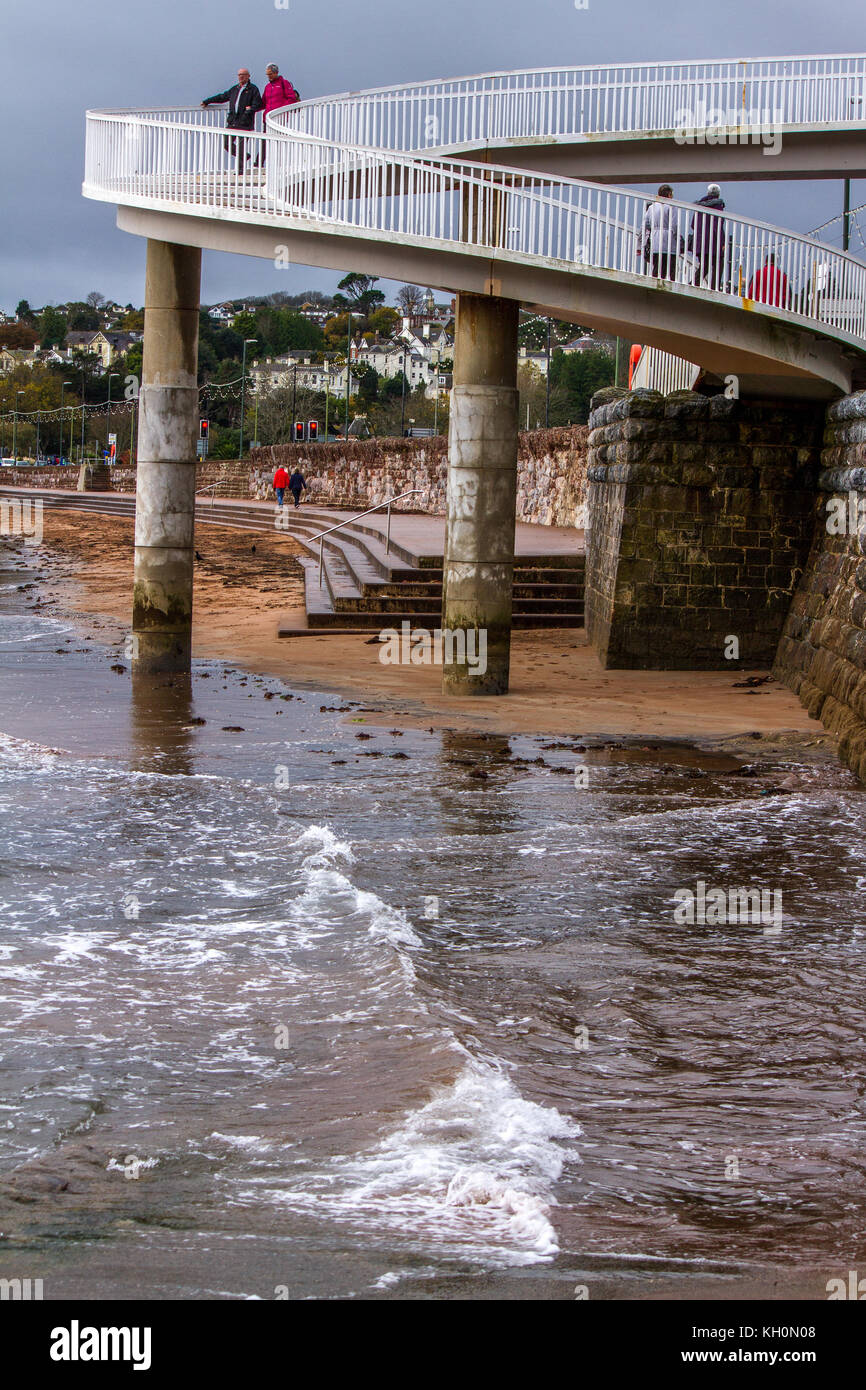 Torquay, Devon, England, UK. 11th Nov, 2017. UK Weather: Breezy start ...