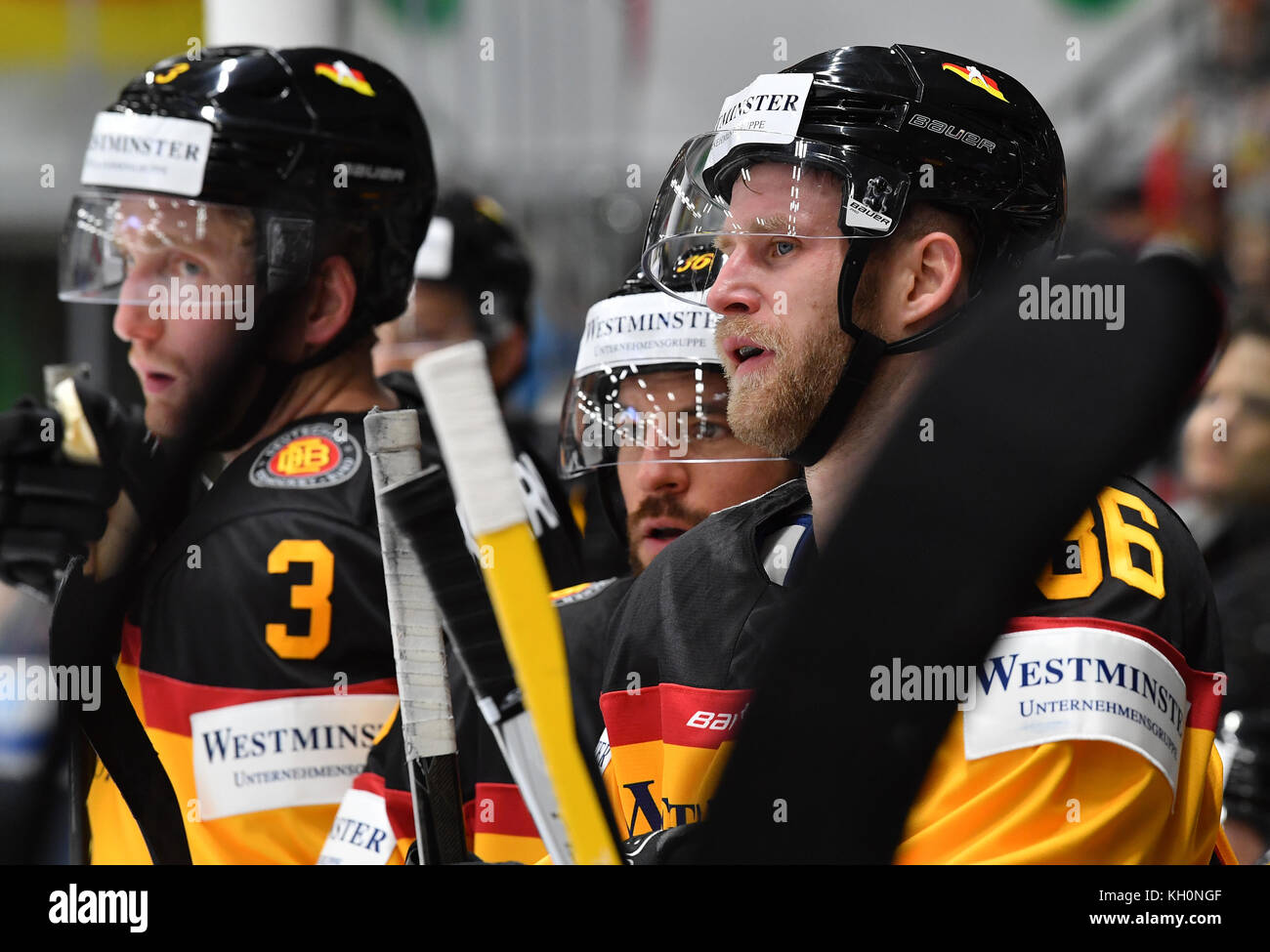 Augsburg, Germany. 10th Nov, 2017. Germany's Justin Krueger (left to ...