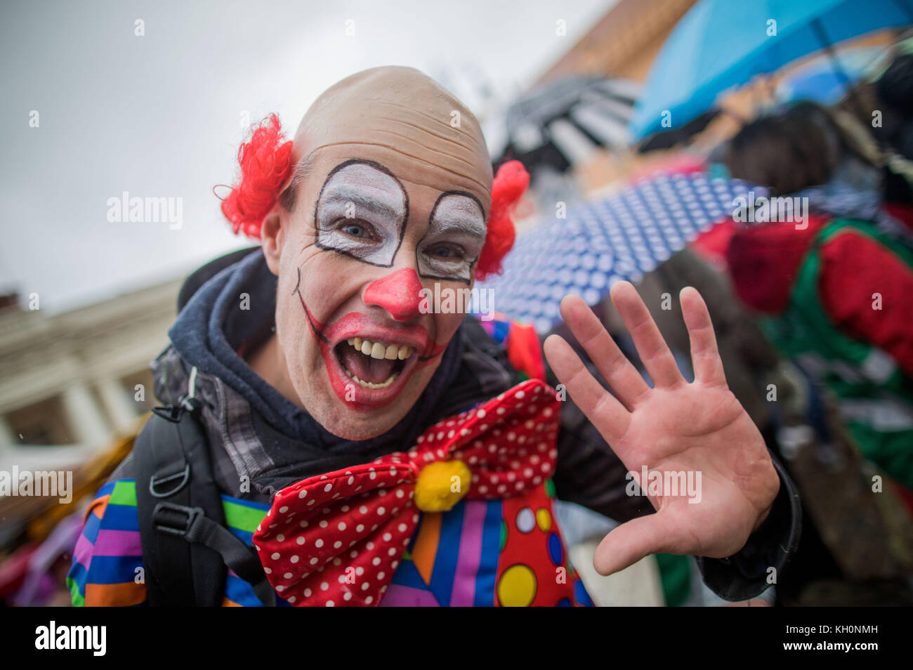 Schwerin, Germany. 11th Nov, 2017. A member of the carnival association ...