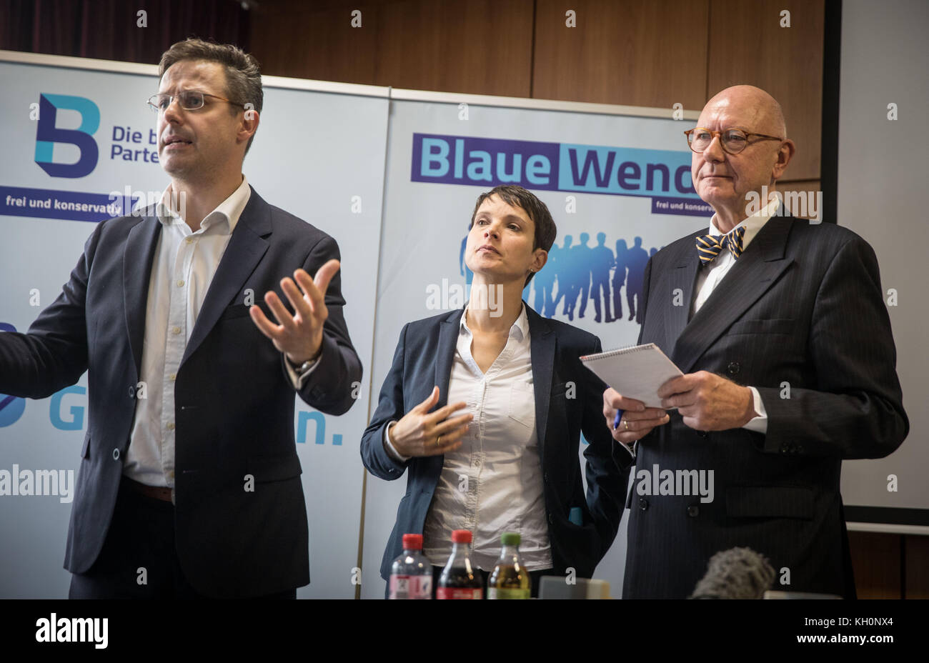 Rodgau, Germany. 11th Nov, 2017. Former AfD leader Frauke Petry (C ...