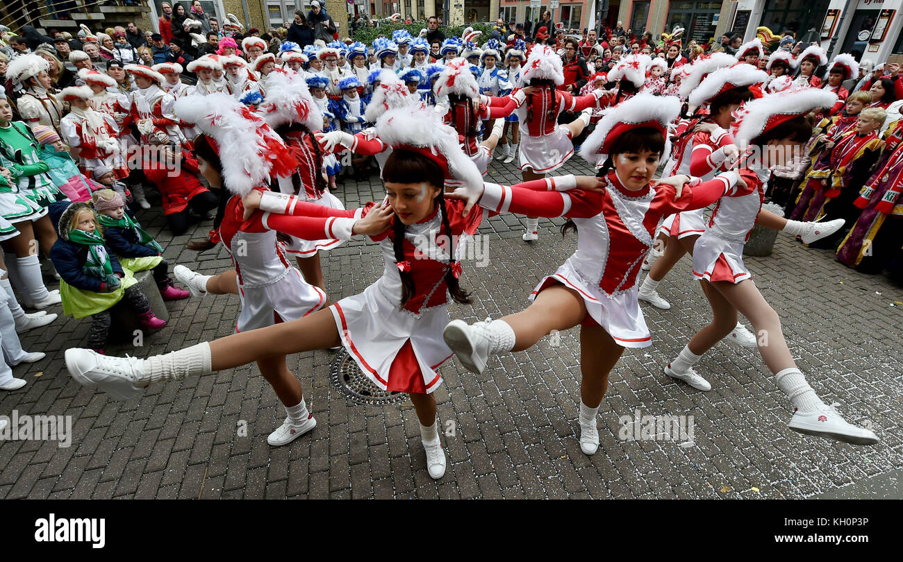 Funkenmariechen hi-res stock photography and images - Alamy