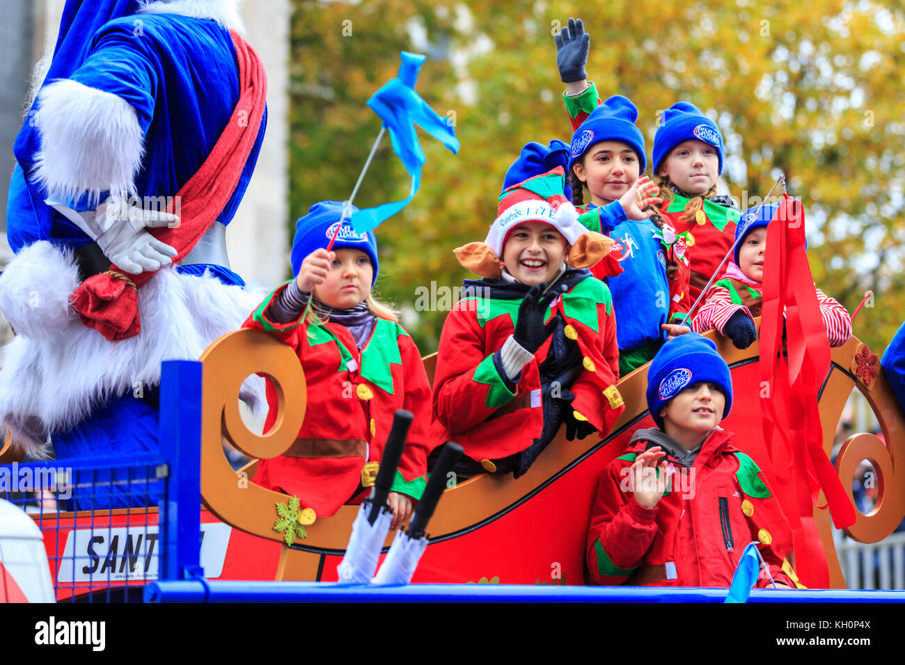 Children wave parade float hi-res stock photography and images - Alamy