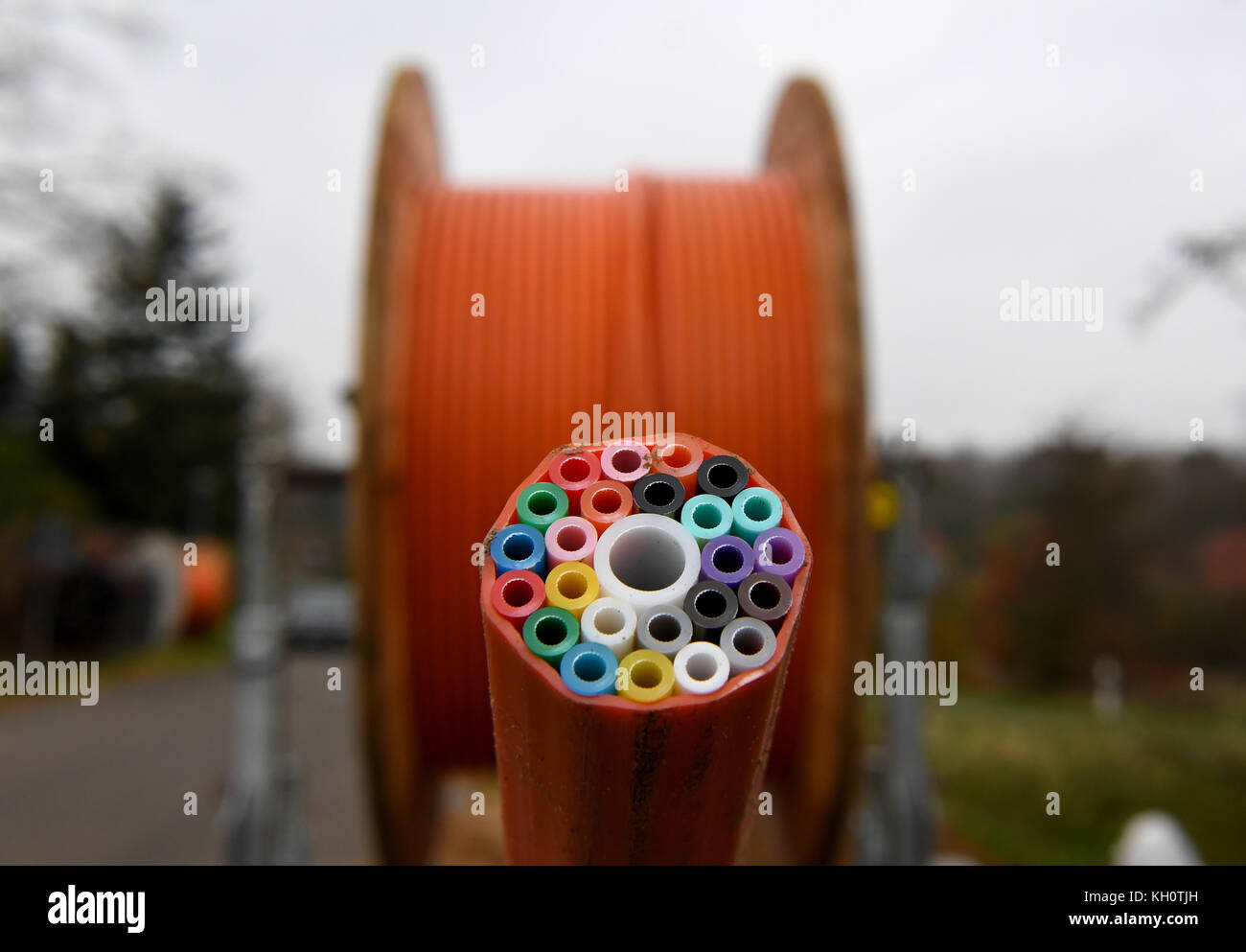 Westerroenfeld, Germany. 9th Nov, 2017. A cable drum with tubes for ...