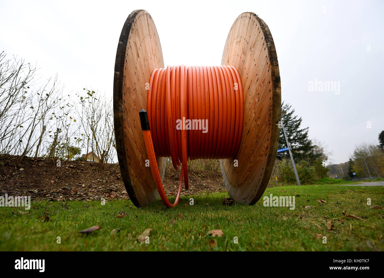 Westerroenfeld, Germany. 9th Nov, 2017. A cable drum with tubes for ...