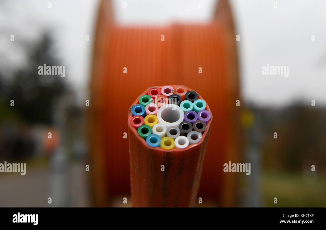 Westerroenfeld, Germany. 9th Nov, 2017. A cable drum with tubes for ...