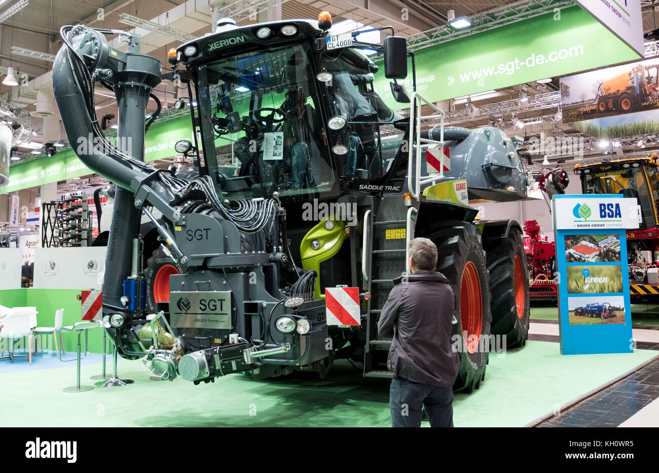 Hanover, Germany. 12th Nov, 2017. Visitors study a harvesting machine ...