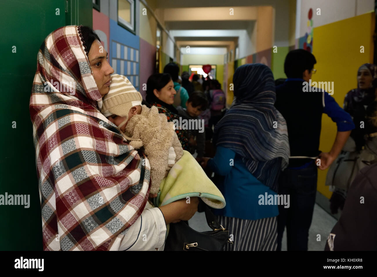 Pakistani mother hi-res stock photography and images - Alamy