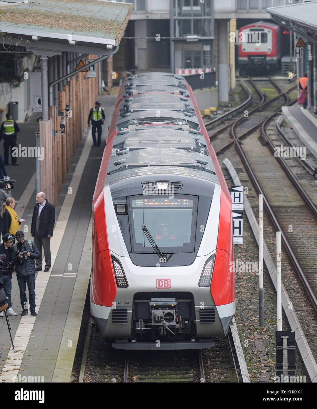 Hamburg, Germany. 9th Nov, 2017. A commuter train of the new 490 train ...