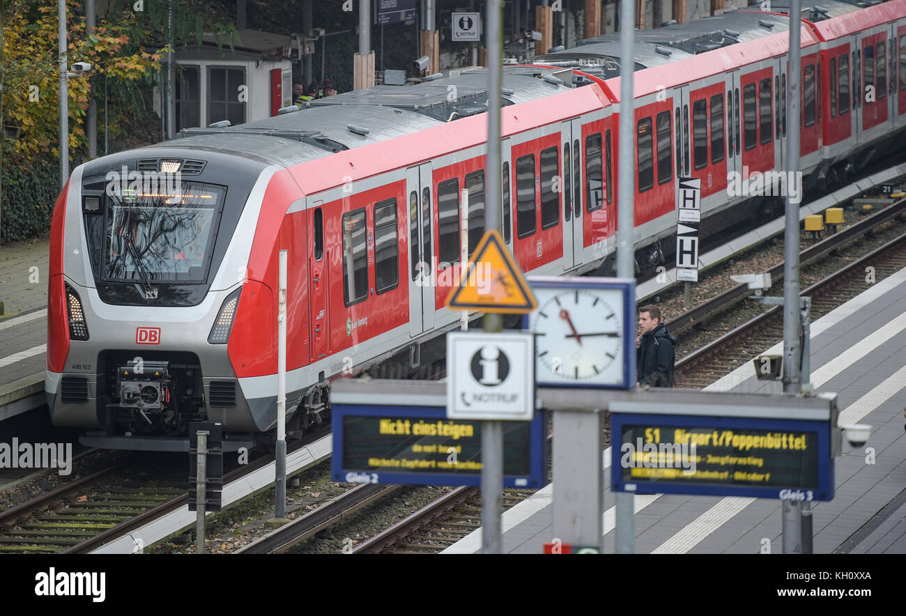 Hamburg, Germany. 9th Nov, 2017. A commuter train of the new 490 train ...