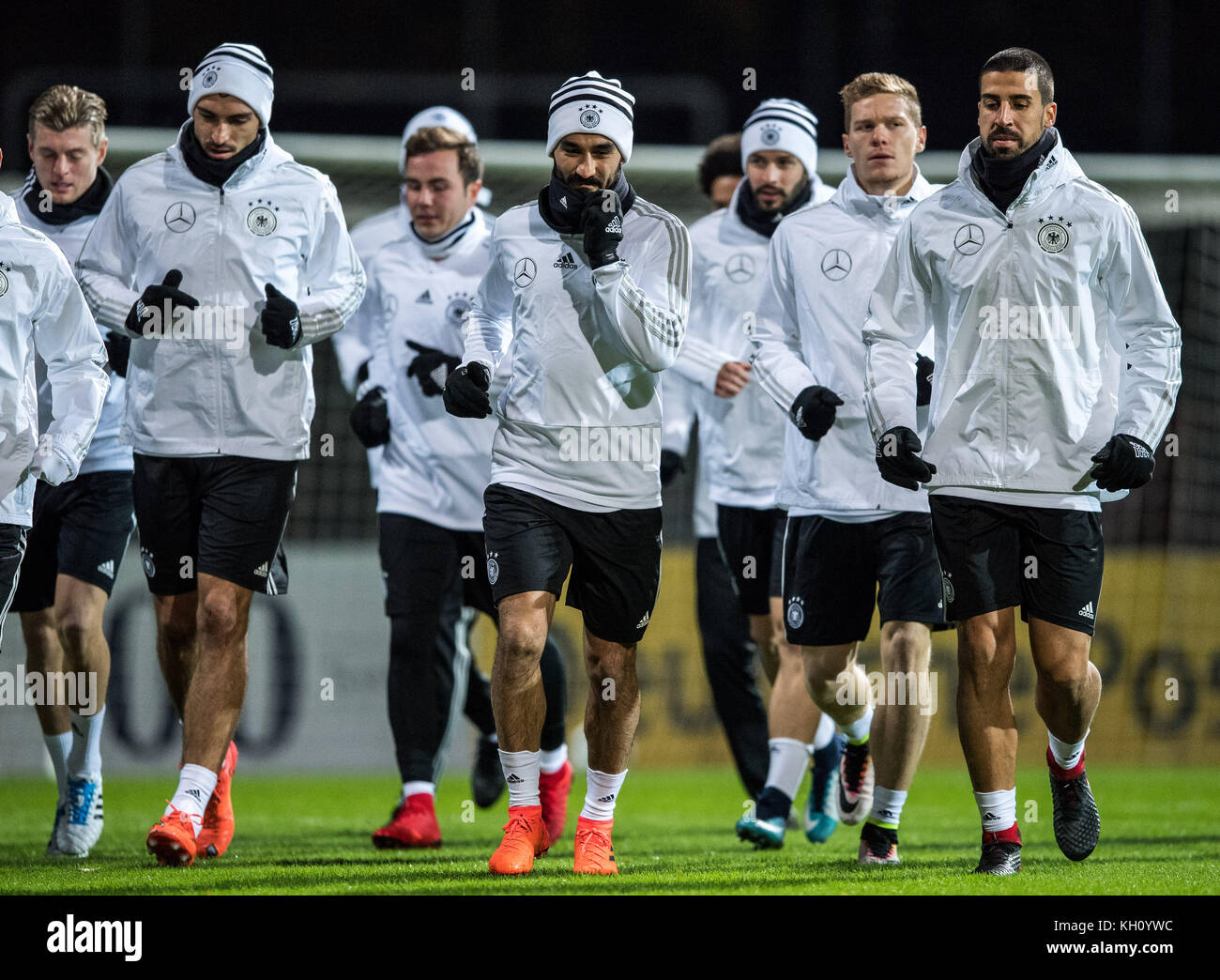 Koeln, Deutschland. 12th Nov, 2017. (L-R) Toni Kroos (Germany), Mats ...