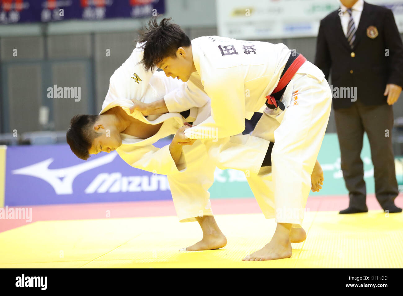Chiba Port Arena, Chiba, Japan. 11th Nov, 2017. (L to R) Joshiro ...