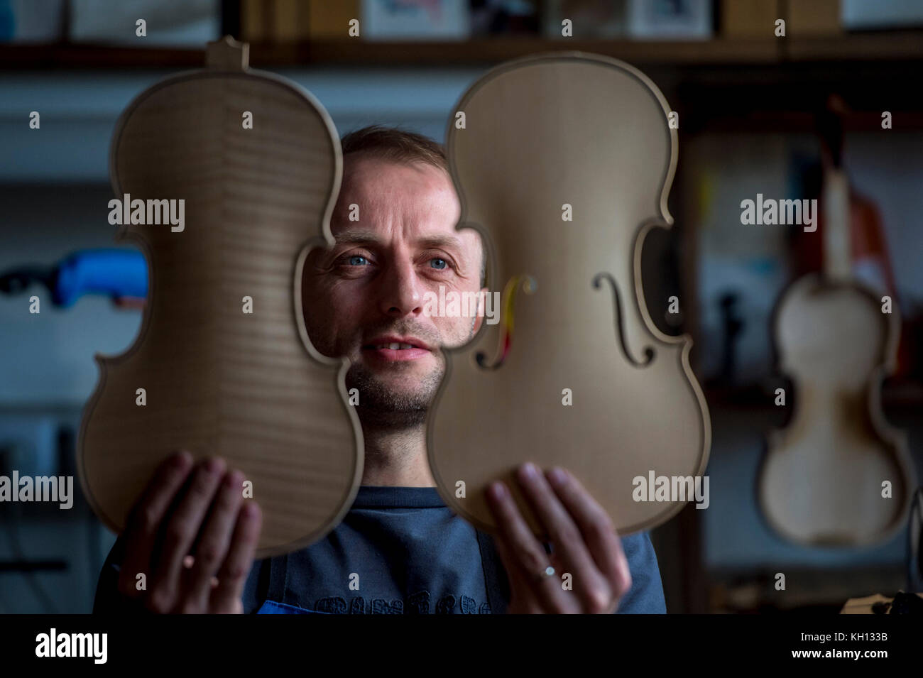 Hradec Kralove, Czech Republic. 10th Nov, 2017. Violin maker Pavel ...