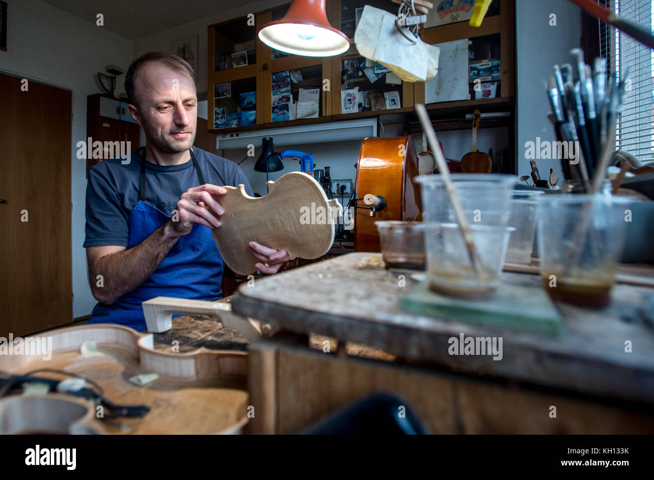 Hradec Kralove, Czech Republic. 10th Nov, 2017. Violin maker Pavel ...