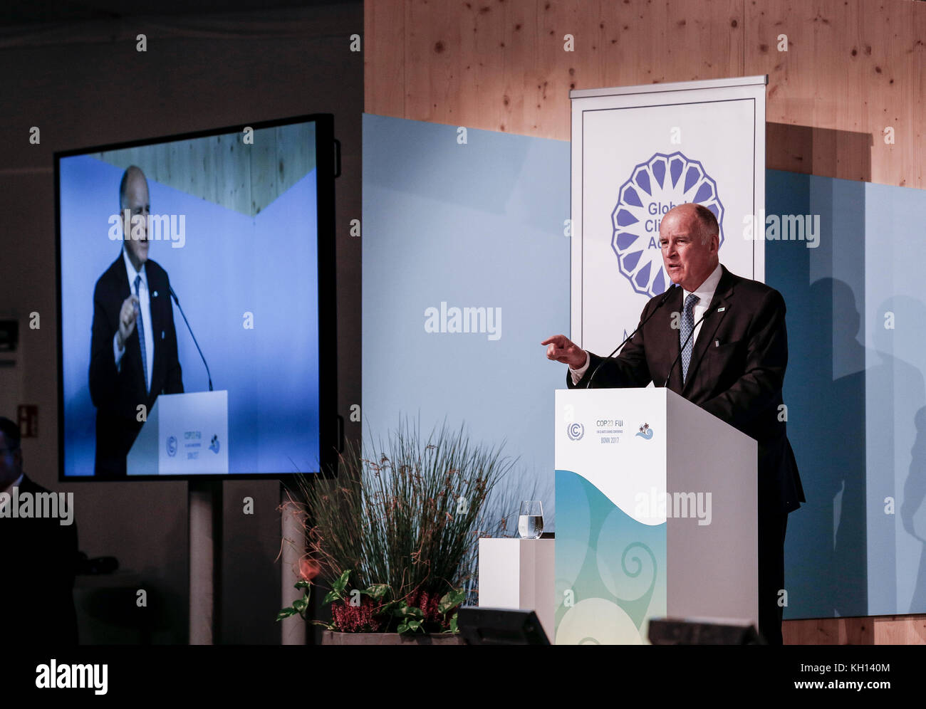 Bonn, Germany. 13th Nov, 2017. Governor of California, USA, Jerry Brown ...