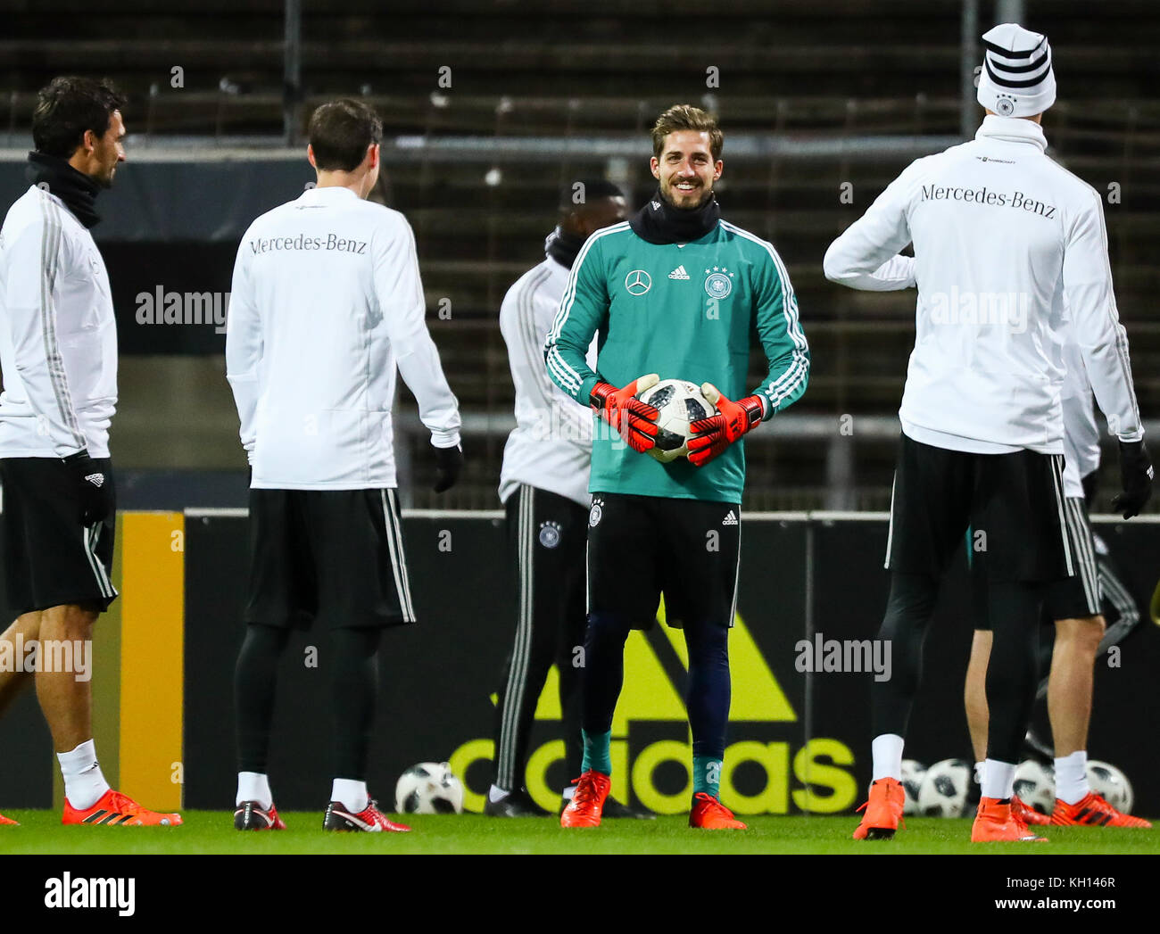 Cologne, Germany. 13th Nov, 2017. Mats Hummels (L-R), Sebastian Rudy ...