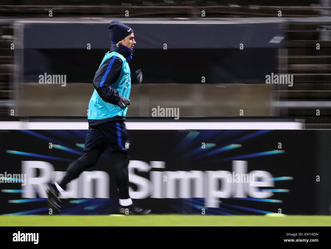 Antoine Griezmann warming up during the final training of the French ...