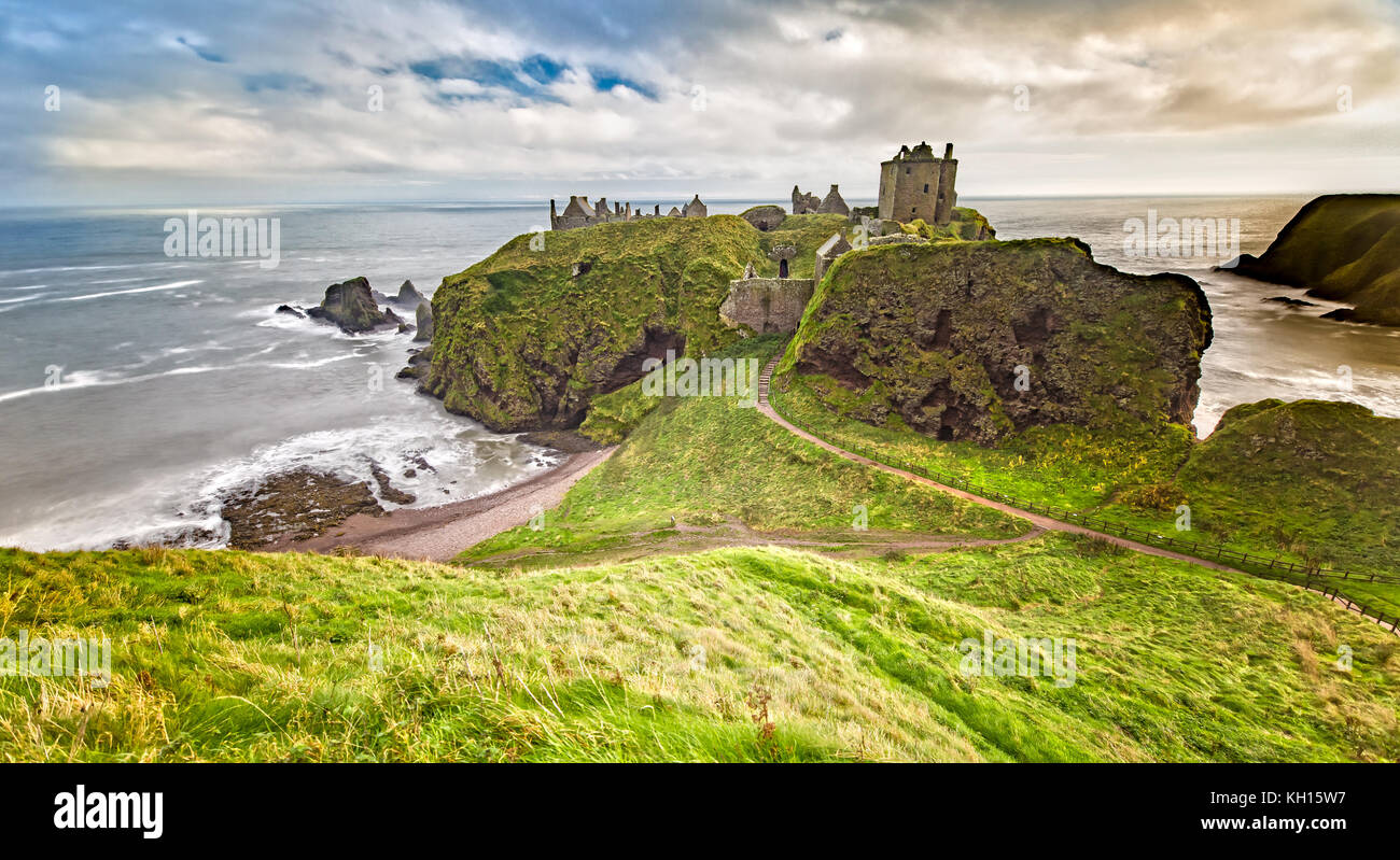 Dunnottar castle panorama hi-res stock photography and images - Alamy