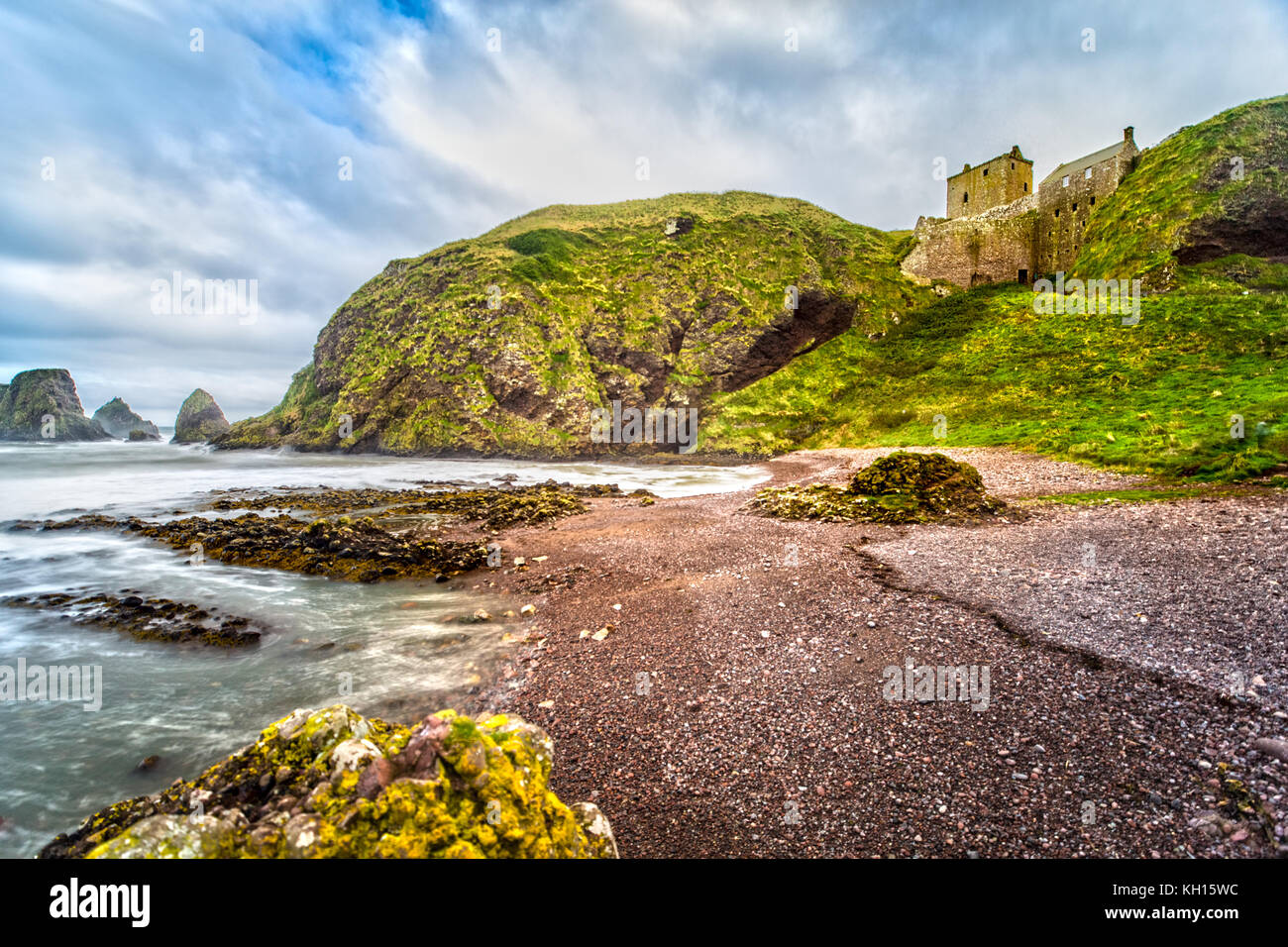 Dunnottar castle hi-res stock photography and images - Alamy